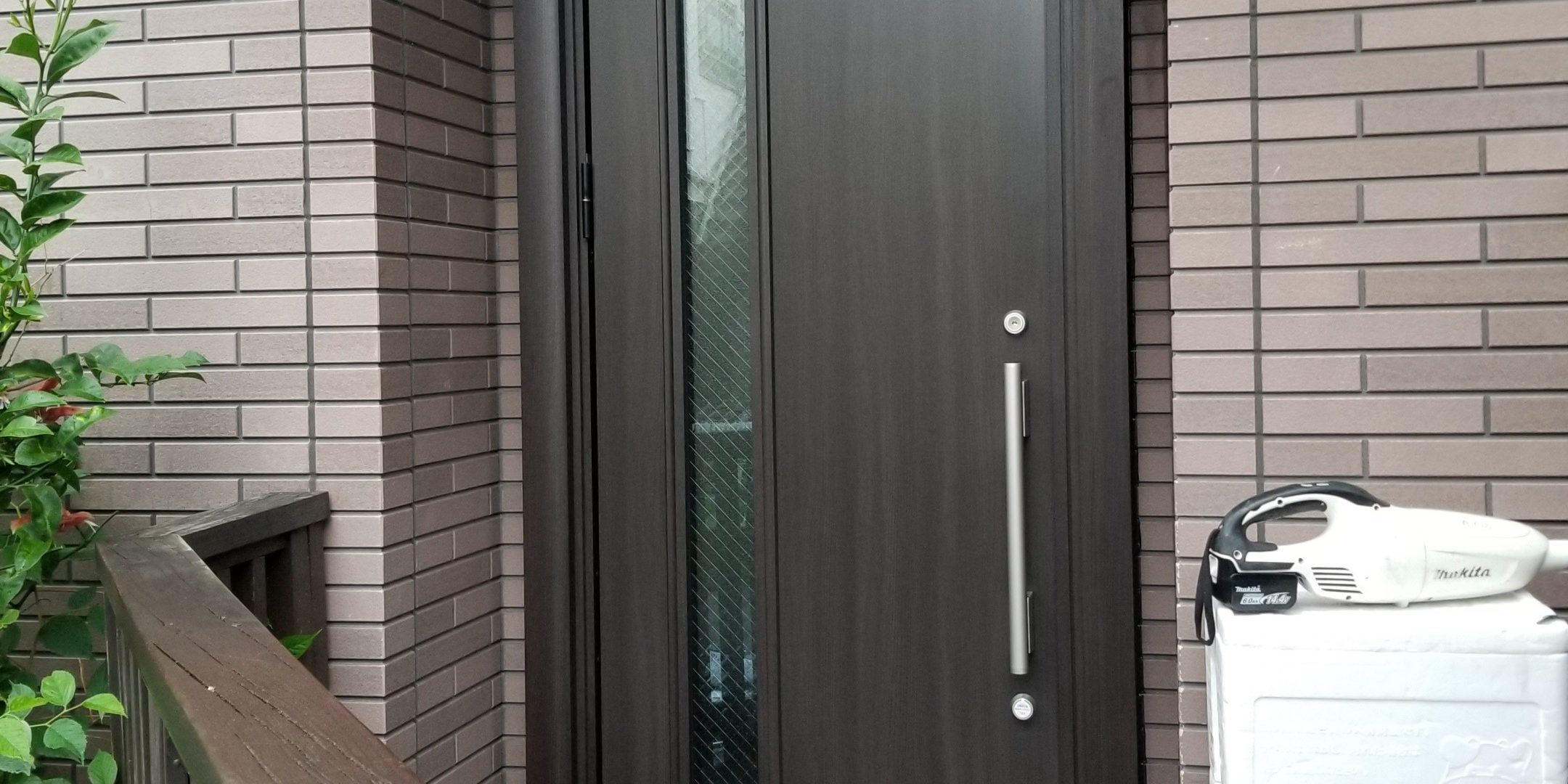 玄関ドアの交換。スチール製の枠が痛んでいましたが大丈夫です！大田区品川区 | まどあファクトリー
